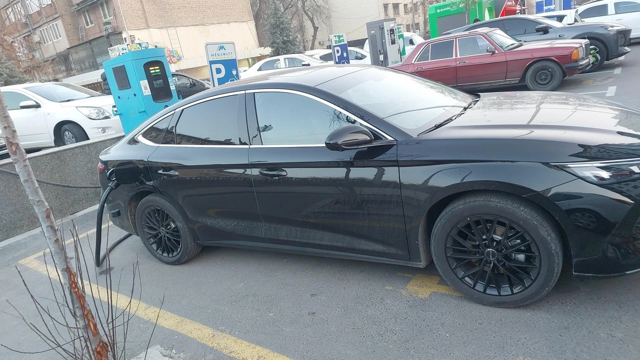 Купить BYD Seal 06 2025 года, №8734, цена 349 393 160 UZS на Auto.uz